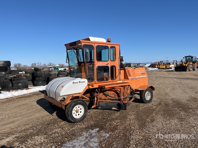 1998 Broce RJ350 Self-Propelled Broom | Ritchie Bros. Auctioneers