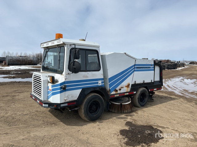 1988 Sweeprite SR2200 Sweeper Truck | Ritchie Bros. Auctioneers