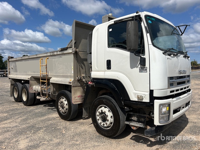2015 Isuzu FH FYJ 8x4 Twin-Steer Camion à benne tandem | Ritchie Bros ...