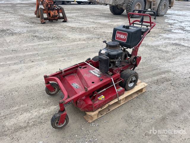 Toro Proline Self-Propelled Lawn Mower | Ritchie Bros. Auctioneers