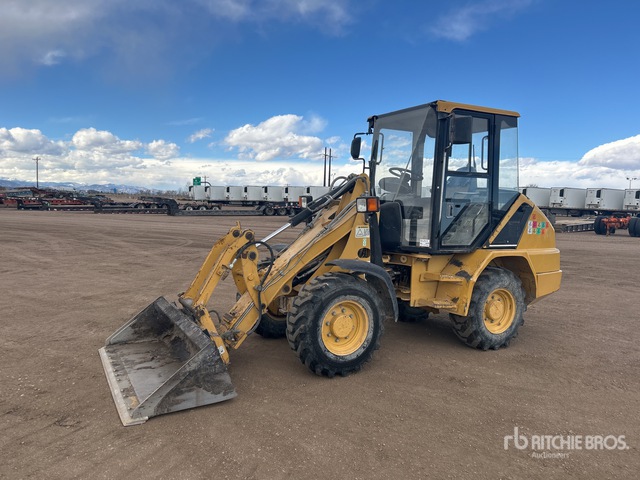 1999 Cat 902 Wheel Loader | Ritchie Bros. Auctioneers