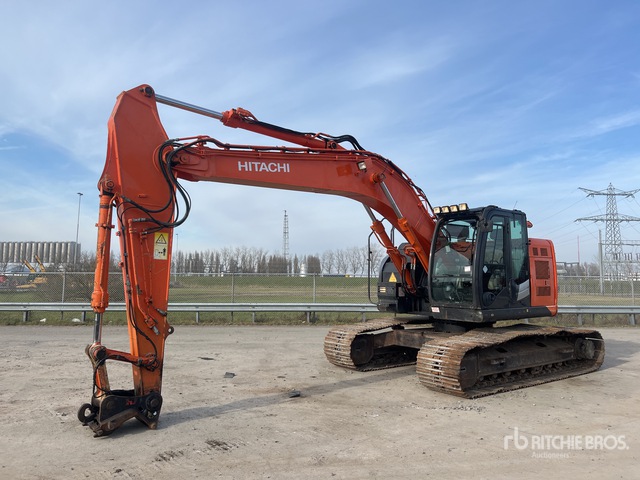 2014 Hitachi ZX225USLC-5B Tracked Excavator | Ritchie Bros. Auctioneers