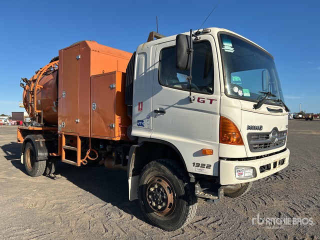 2009 Hino 500 Series GT 1322 4x4 w/ 2009 Vacjet Tornado 5050 Vacuum ...