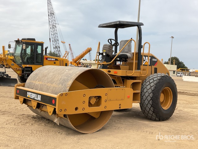 2008 Cat CS-533E Smooth Drum Compactor | Ritchie Bros. Auctioneers