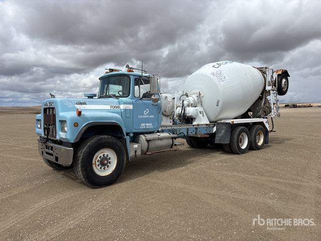 1989 Mack RD690S 8x4 Mixer Truck | Ritchie Bros. Auctioneers