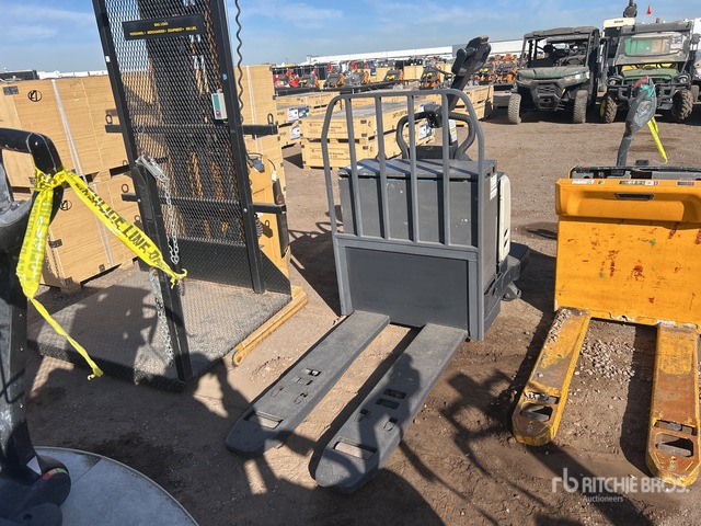 2010 Crown PE4500-80 3630 lb Electric Pallet Jack | Ritchie Bros ...