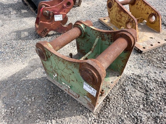 18 in Attachment Mounting Plate | Ritchie Bros. Auctioneers