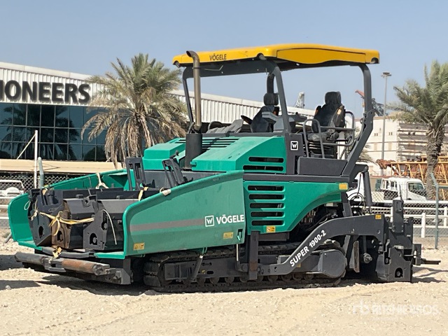 2015 Vogele SUPER 1900-2 Track Asphalt Paver | Ritchie Bros. Auctioneers