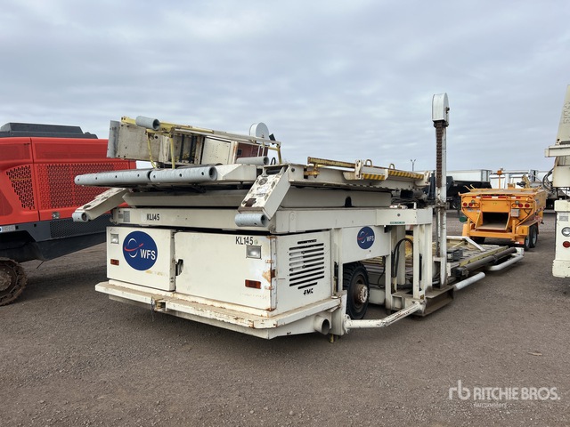 1995 FMC Commander Cargo Loader | Ritchie Bros. Auctioneers