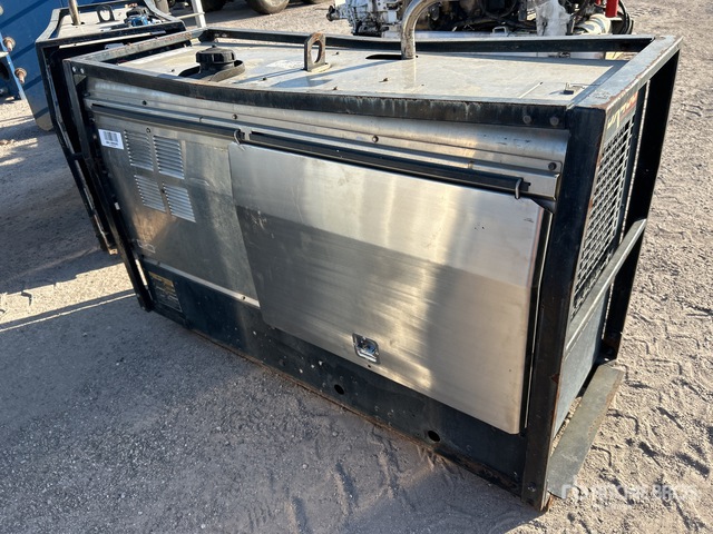 2013 Lincoln DX450 450 A Engine Driven Welder | Ritchie Bros. Auctioneers