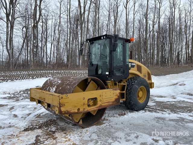 2015 Cat CS56B Smooth Drum Compactor | Ritchie Bros. Auctioneers