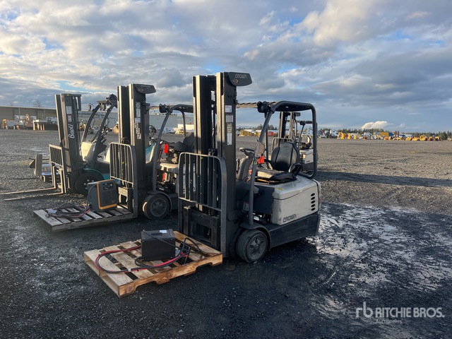 2016 Crown SC5225-35 Electric Forklift (Inoperable) | Ritchie Bros ...