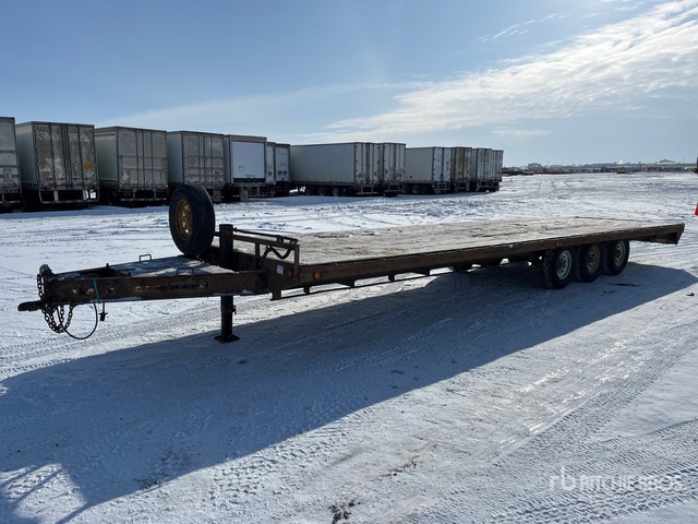 2014 PJ Trailers 30 ft Tri/A Equipment Trailer | Ritchie Bros. Auctioneers