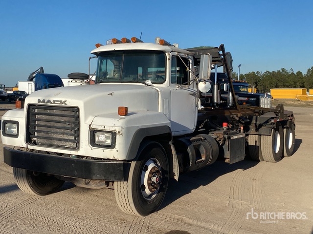 2000 Mack RD690S 6x4 Roll-Off Truck | Ritchie Bros. Auctioneers