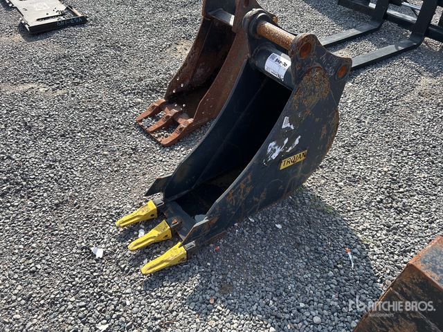 Trojan 5T-45 12 in Digging Excavator Bucket | Ritchie Bros. Auctioneers