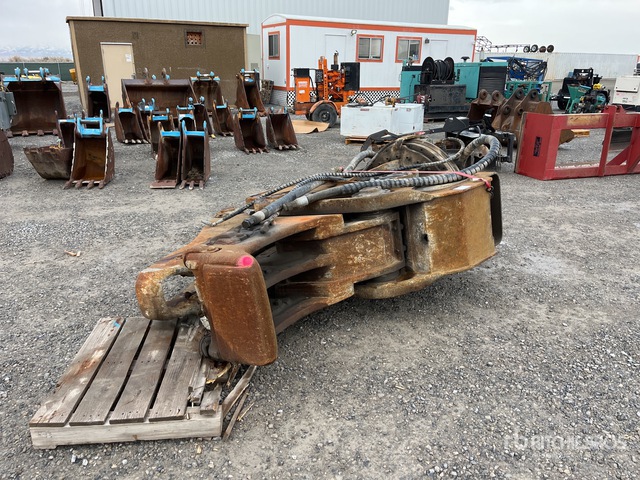 Cat MP-30 Rotating Concrete Crusher | Ritchie Bros. Auctioneers