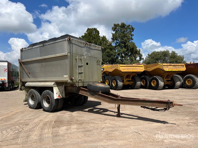 1985 Borcat 3.9 m Bogie/A Pig Tipping Trailer | Ritchie Bros. Auctioneers