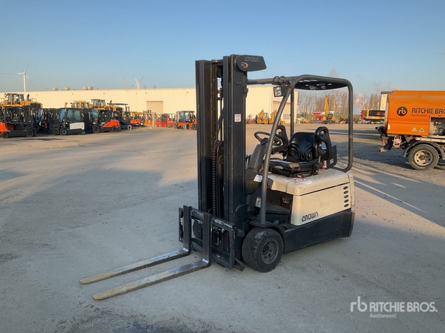 Crown Sc Electric Forklift (Inoperable) | Ritchie Bros. Auctioneers