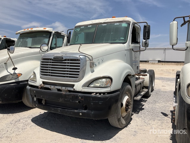 2012 Freightliner Columbia CL120 6x4 Tractocamion (INOPERABLE) / T/A ...