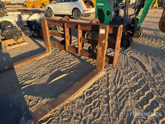 Pemberton 57 in Wheel Loader Forks | Ritchie Bros. Auctioneers