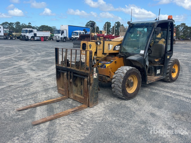 2008 Cat TH255 Telehandler | Ritchie Bros. Auctioneers