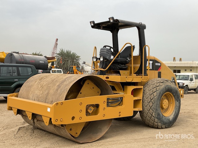 2017 Cat CS-533E Smooth Drum Compactor | Ritchie Bros. Auctioneers