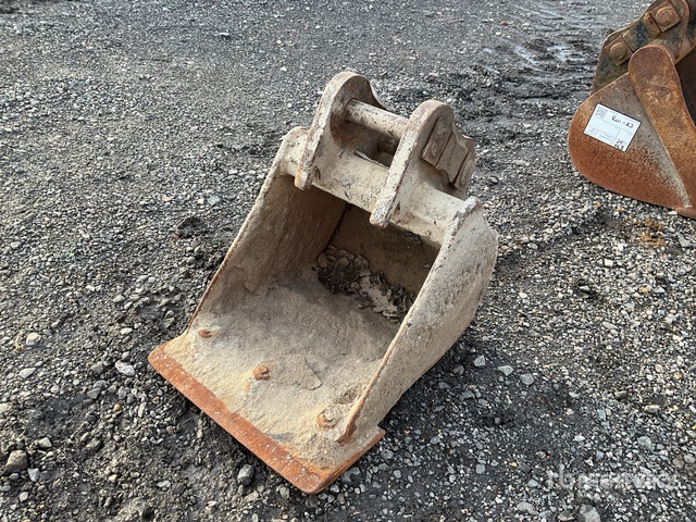 430 mm Digging Excavator Bucket | Ritchie Bros. Auctioneers