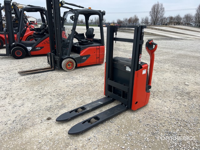 2014 Linde L10 1000 kg Electric Stacker | Ritchie Bros. Auctioneers