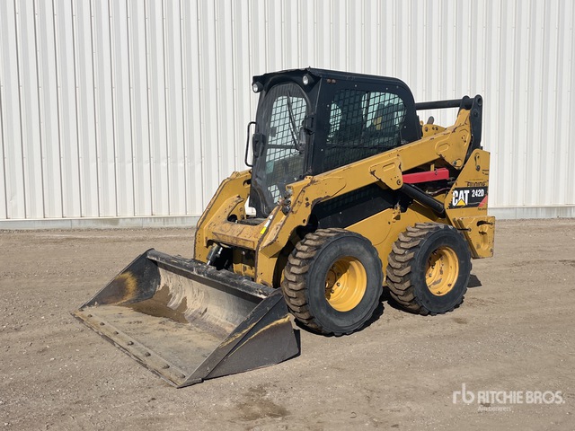 2015 Cat 242D Two-Speed を見 Skid-Steer Loader | Ritchie Bros. Auctioneers