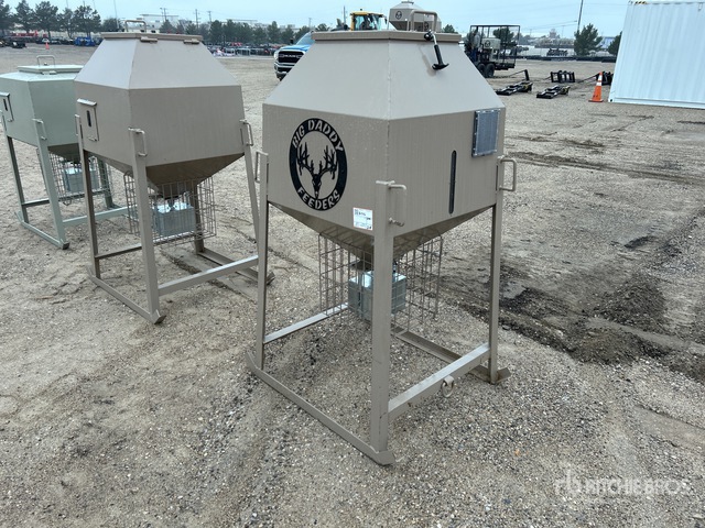 Big Daddy 700 lb Solar Corn Deer Feeder (Unused) | Ritchie Bros ...