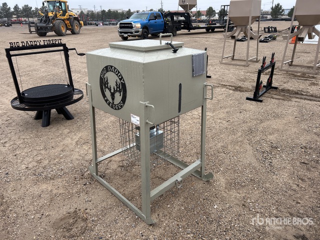 Big Daddy 500 lb Solar Corn Deer Feeder (Unused) | Ritchie Bros ...