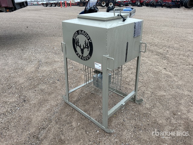 Big Daddy 500 lb Solar Corn Deer Feeder (Unused) | Ritchie Bros ...