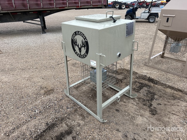 Big Daddy 500 lb Solar Corn Deer Feeder (Unused) | Ritchie Bros ...