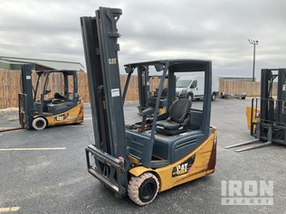 2015 Cat 2ET3500 3550 lb Electric Forklift (Inoperable) in Converse ...