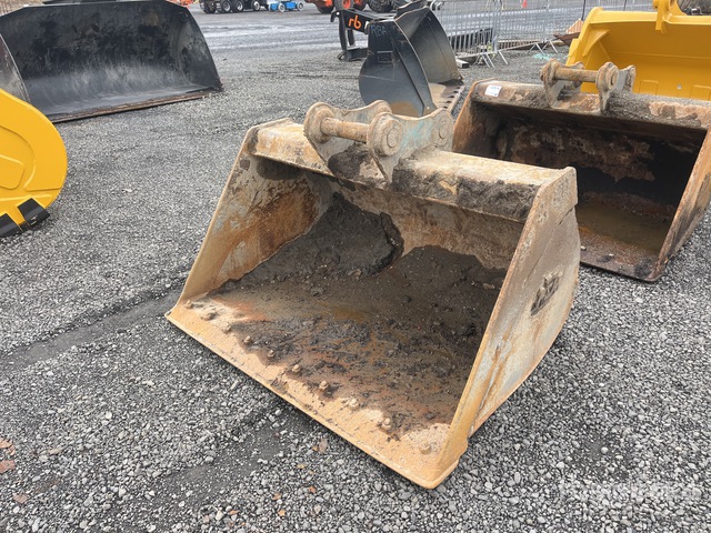 60 in Cleanup Excavator Bucket - Fits John Deere 135G | Ritchie Bros ...