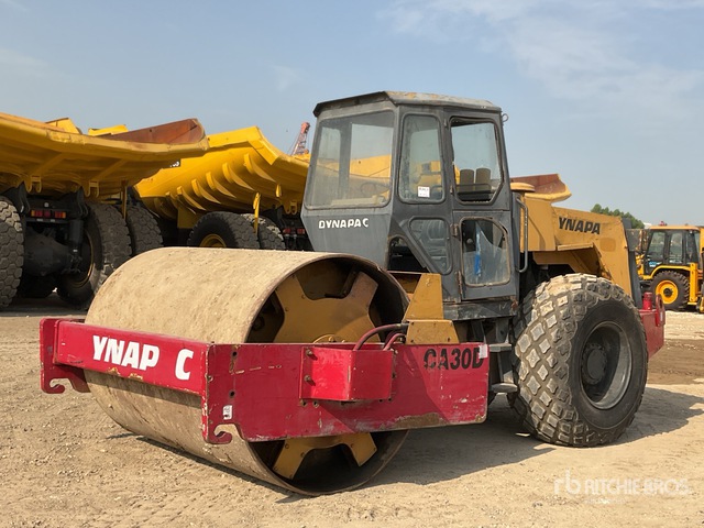 2003 Dynapac CA30D Smooth Drum Compactor | Ritchie Bros. Auctioneers