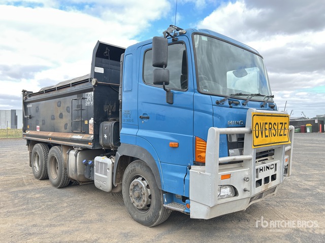 2013 Hino SS1E 700 Series 6x4 T/A Dump Truck | Ritchie Bros. Auctioneers
