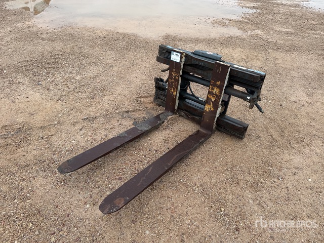Tablier A Deplacement Lateral Fork Attachment | Ritchie Bros. Auctioneers