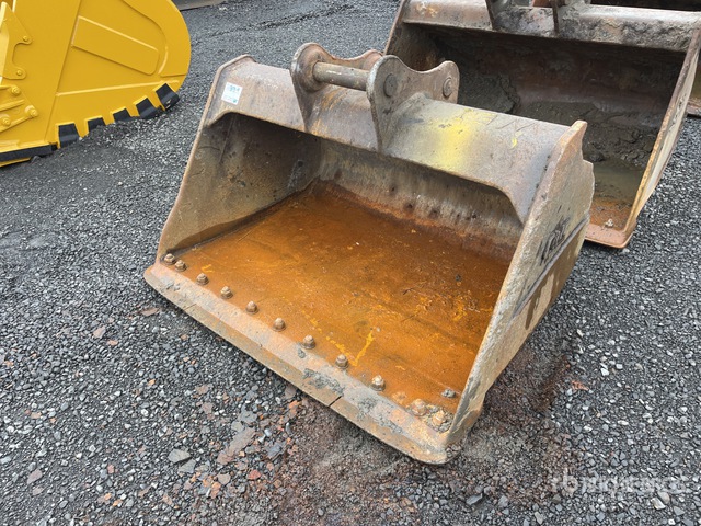 60 in Cleanup Excavator Bucket | Ritchie Bros. Auctioneers