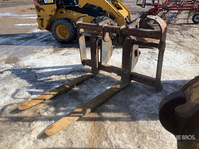 JRB 58 in Q/C Wheel Loader Forks - Fits Cat | Ritchie Bros. Auctioneers
