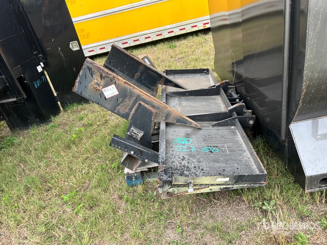 Maxon Truck Lift Gate Varios implementos camion | Ritchie Bros. Auctioneers