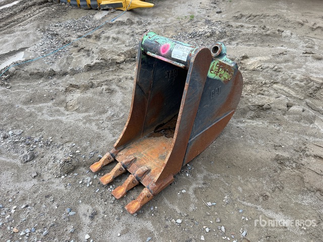 Cat 18 in Q/C Digging Backhoe Rear Bucket - Fits CAT 430F | Ritchie ...