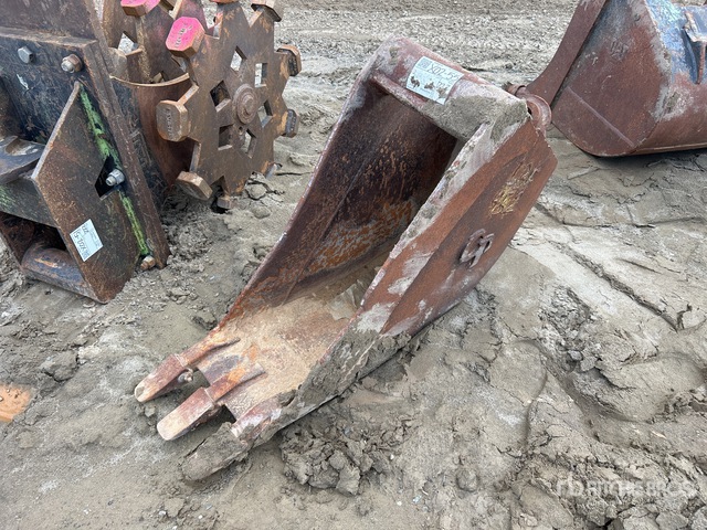 C & P 11 in Q/C Digging Backhoe Rear Bucket - Fits CAT 430F | Ritchie ...