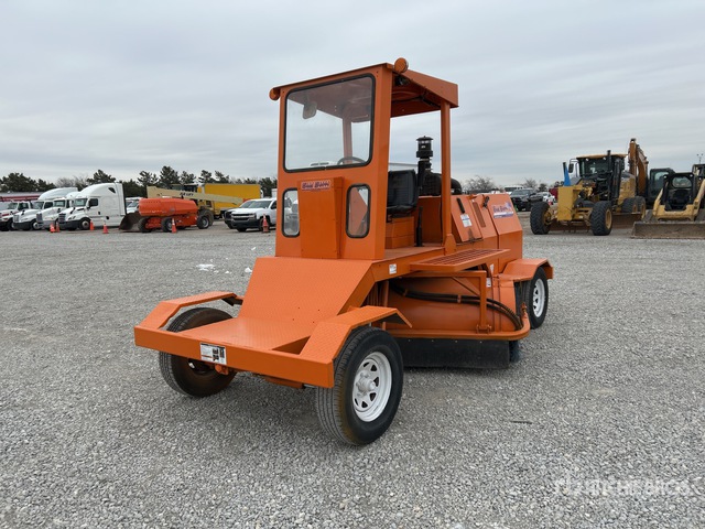 2018 Broce RTC350 Self-Propelled Broom | Ritchie Bros. Auctioneers
