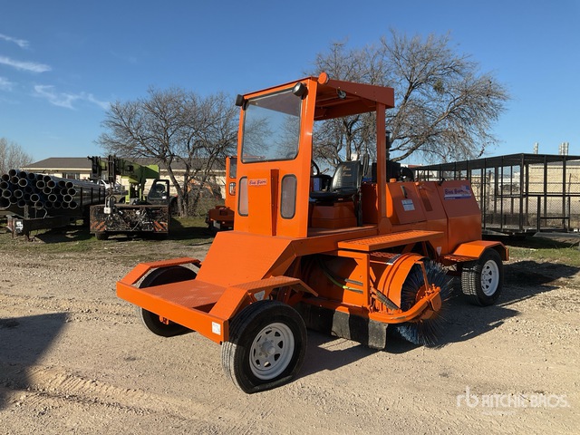 2018 Broce RCT 350 Self-Propelled Broom | Ritchie Bros. Auctioneers