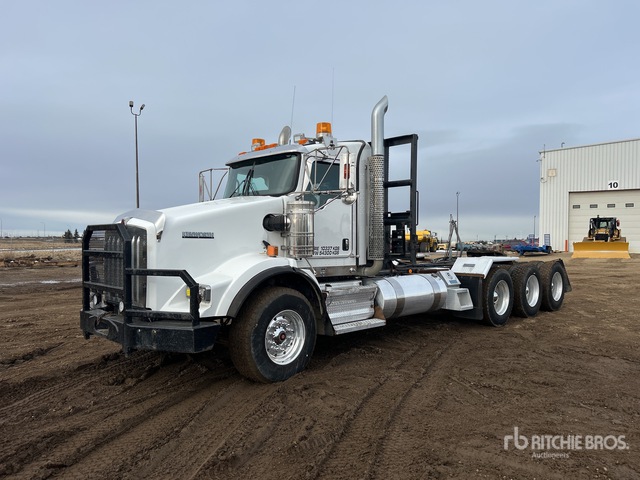 2015 Kenworth T800 8x6 Tri/A Day Cab Truck Tractor | Ritchie Bros ...