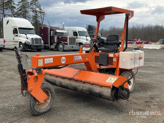 2016 Lay-Mor SM300 Self-Propelled Broom | Ritchie Bros. Auctioneers