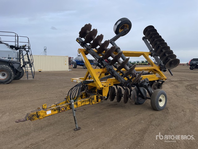 Ezee-On 1500 18 ft Offset Breaking Disc | Ritchie Bros. Auctioneers
