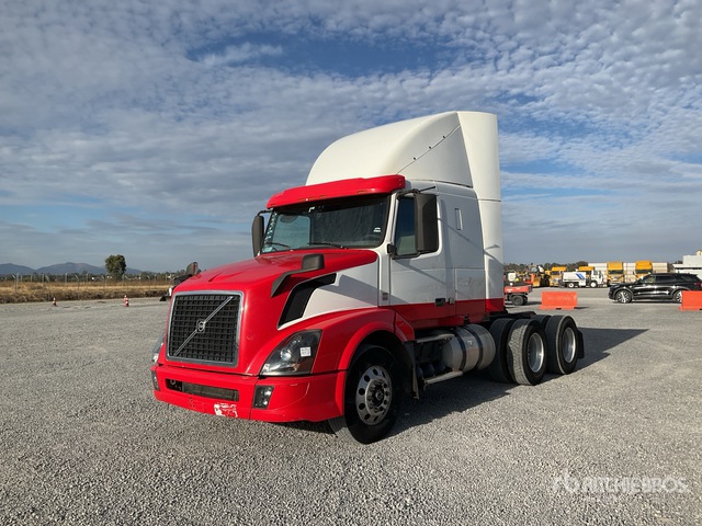 2017 Volvo VNL64T-430 6x4 Tractocamión con Dormitorio / T/A Sleeper ...