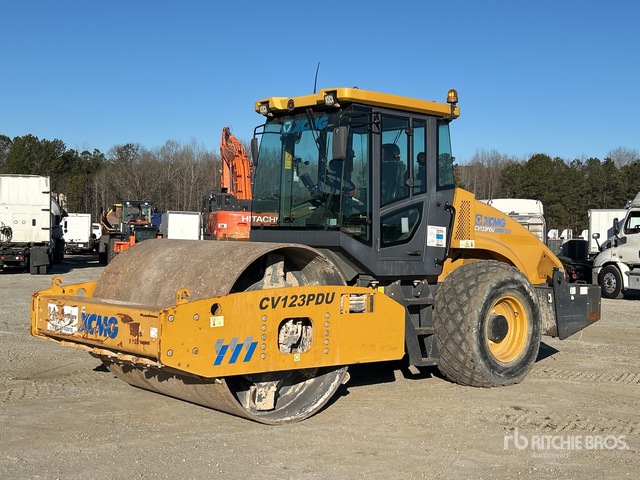 2021 XCMG CV123PDU Smooth Drum Compactor | Ritchie Bros. Auctioneers